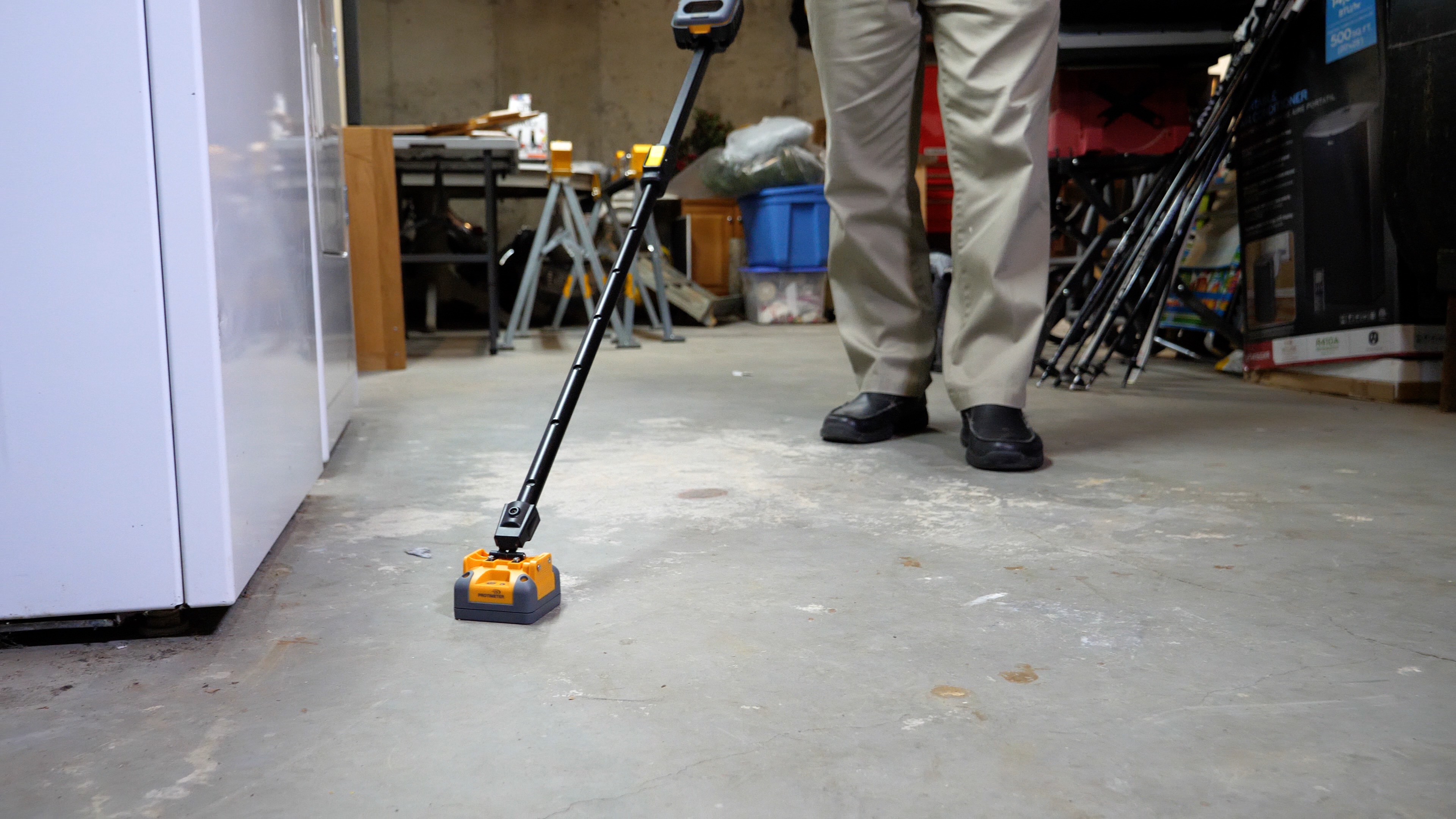Non Invasive Moisture Meter Using the ReachMaster Pro